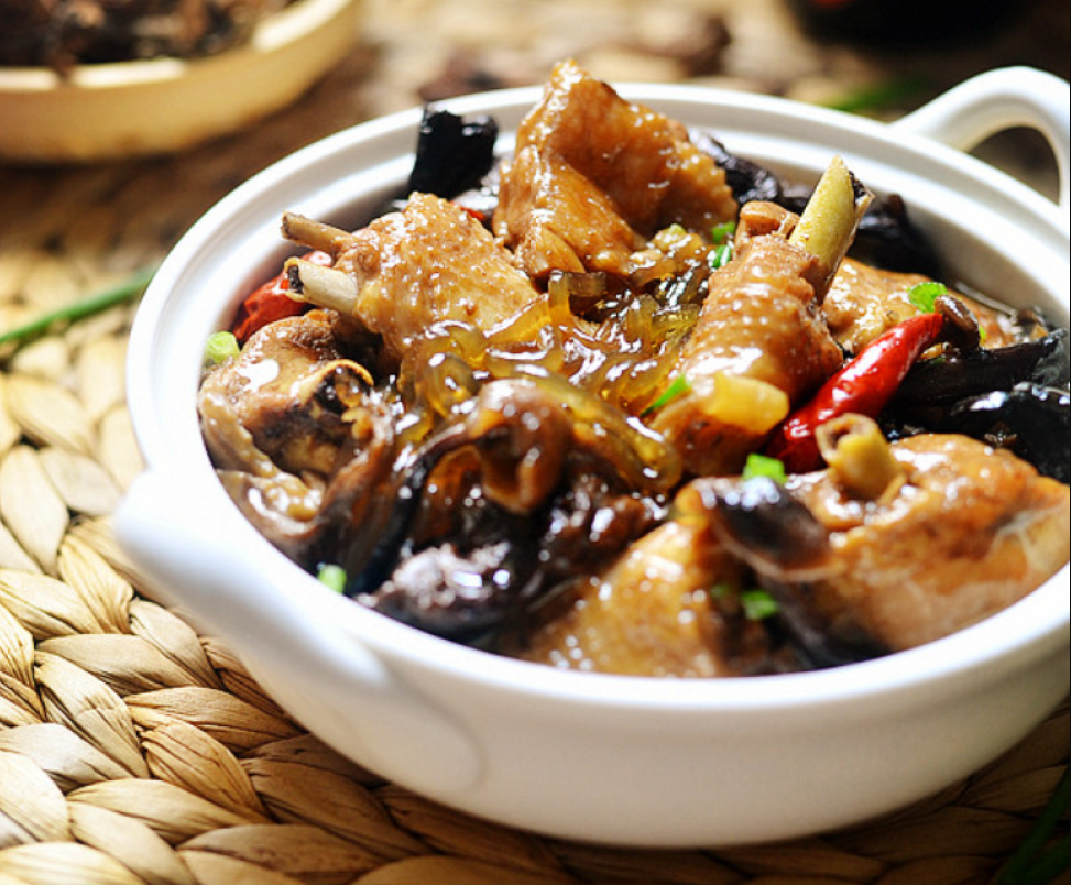 小鸡炖蘑菇 Chicken braised with mushroom – KHEGO